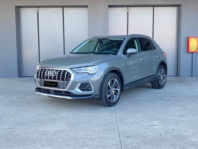 AUDI Q3 35 TDI S tronic Business Advanced