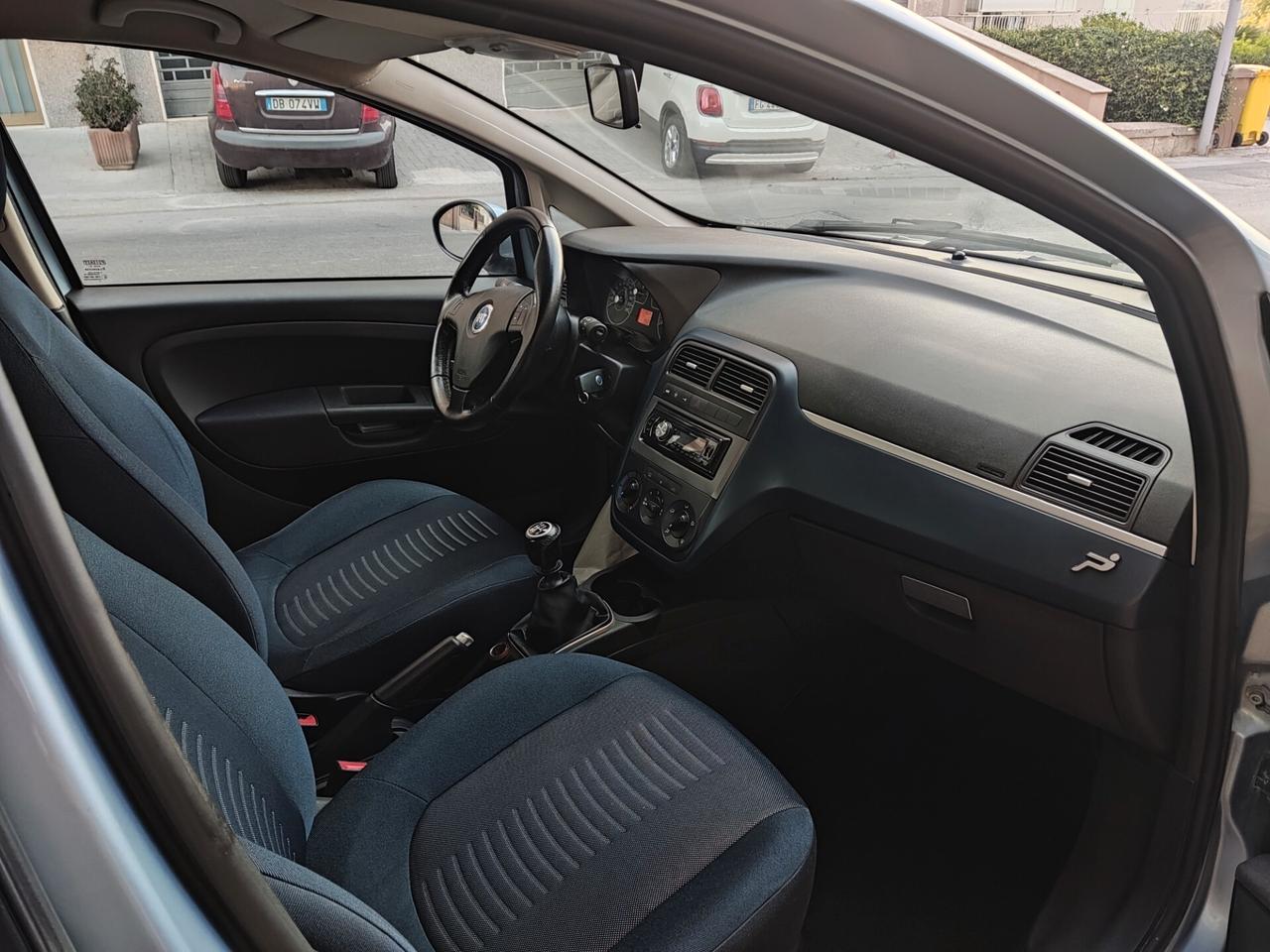 NOLEGGIO Fiat Grande Punto 1.2 Giugiaro Design 110.000 Km 3.000 €, a ... NOLEGGIO Fiat Grande Punto 1.2 Giugiaro Design 110.000 Km 3.000 €, a ...