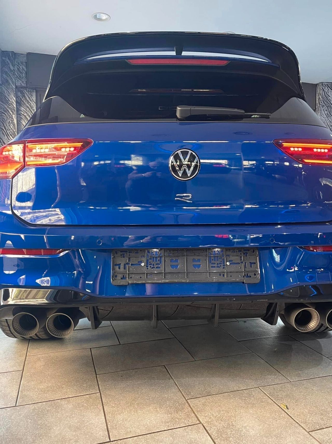 Volkswagen Golf 8 R 320 CV DSG AKRAPOVIC TETTO PELLE HEAD UP 5.200 Km ...