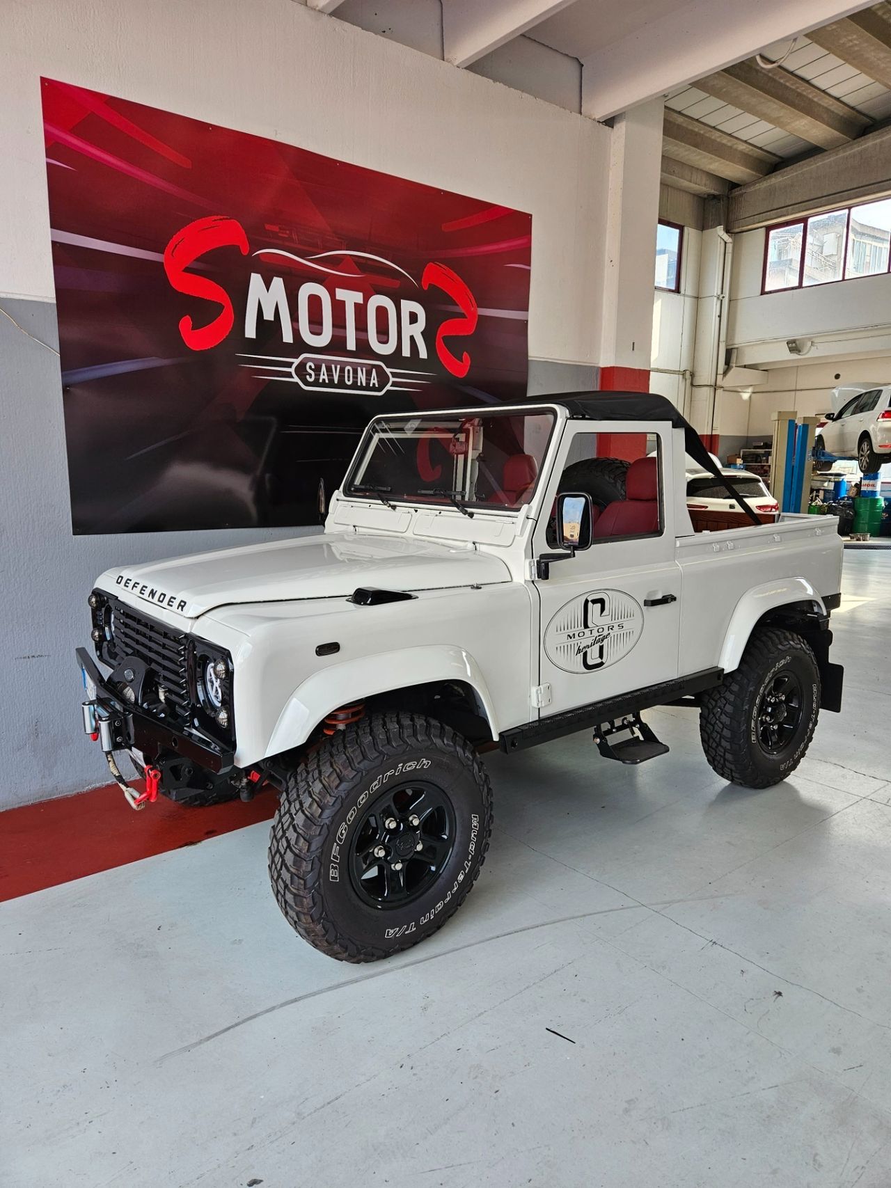 Land Rover Defender 90 restomod heritage bikini 10.000 Km 48.000 €, a ...