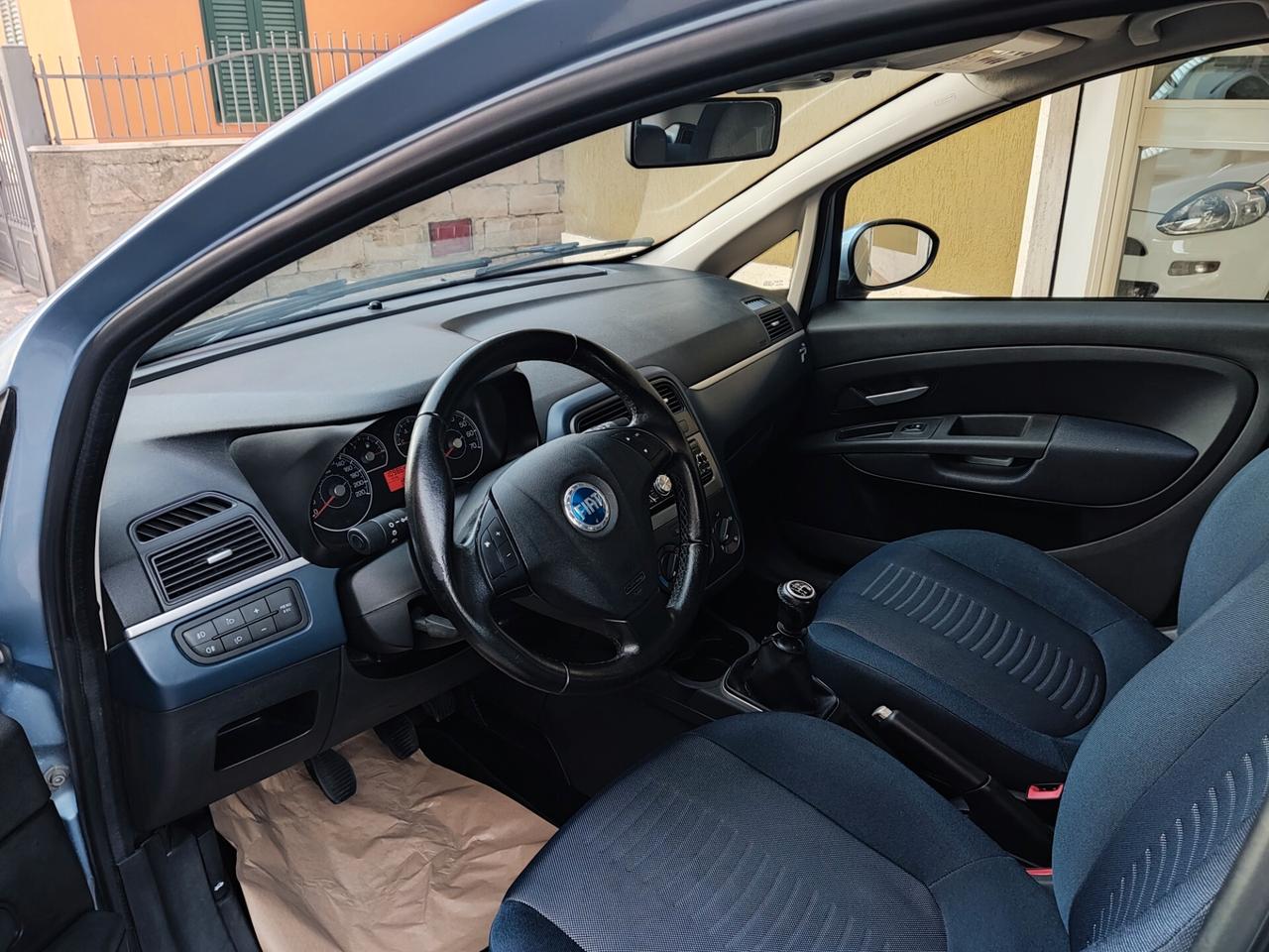 NOLEGGIO Fiat Grande Punto 1.2 Giugiaro Design 110.000 Km 3.000 €, a ... NOLEGGIO Fiat Grande Punto 1.2 Giugiaro Design 110.000 Km 3.000 €, a ...