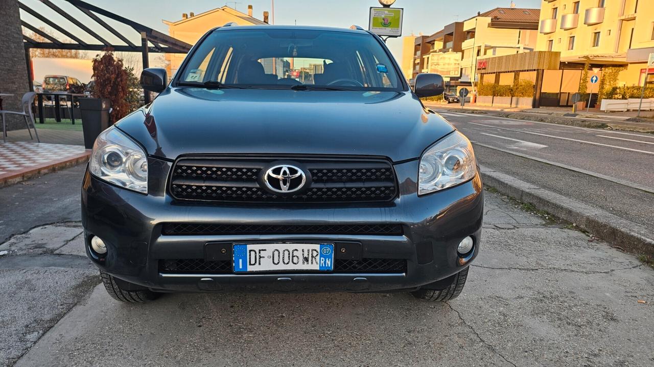 Toyota RAV 4 RAV4 2.2 D-4D 136 CV Luxury 246.000 Km 4.400 €, a Cesena ...