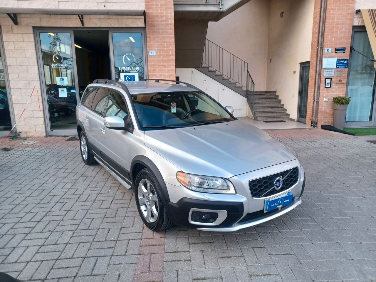TENUTA IN MODO MANIACALE QUALSIASI PROVA VOLVO XC70